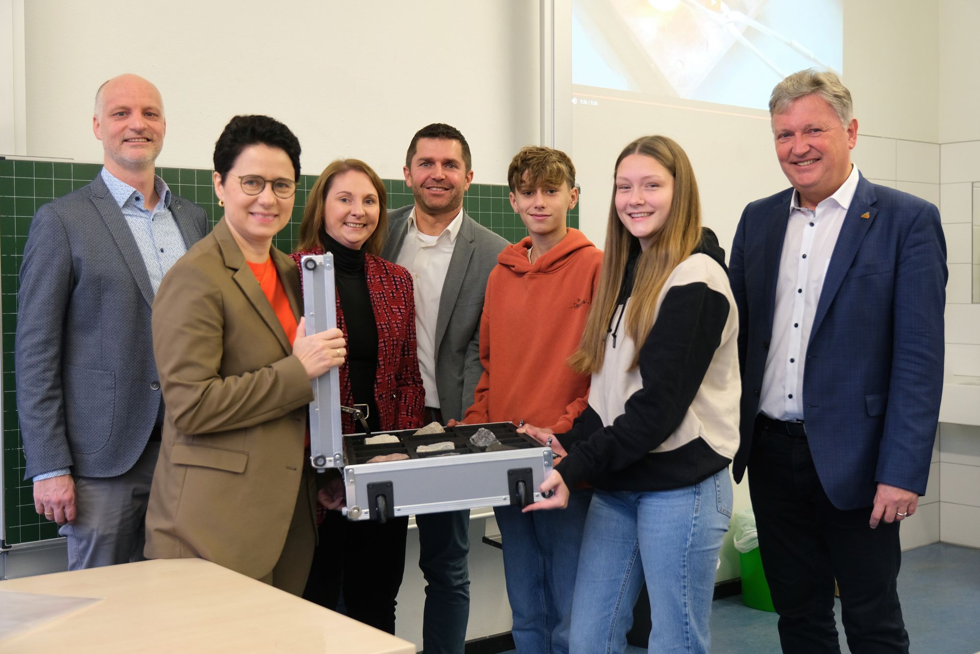 „Auf den Bedarf der Gesellschaft aufmerksam machen“: GeoKoffer für das ...